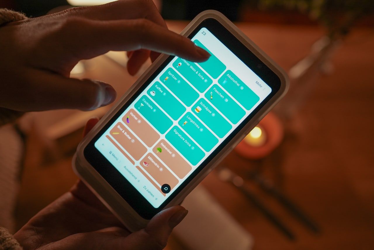 25 Proven Tips for Waiters to Earn More Tips & Enhance Guest Satisfaction